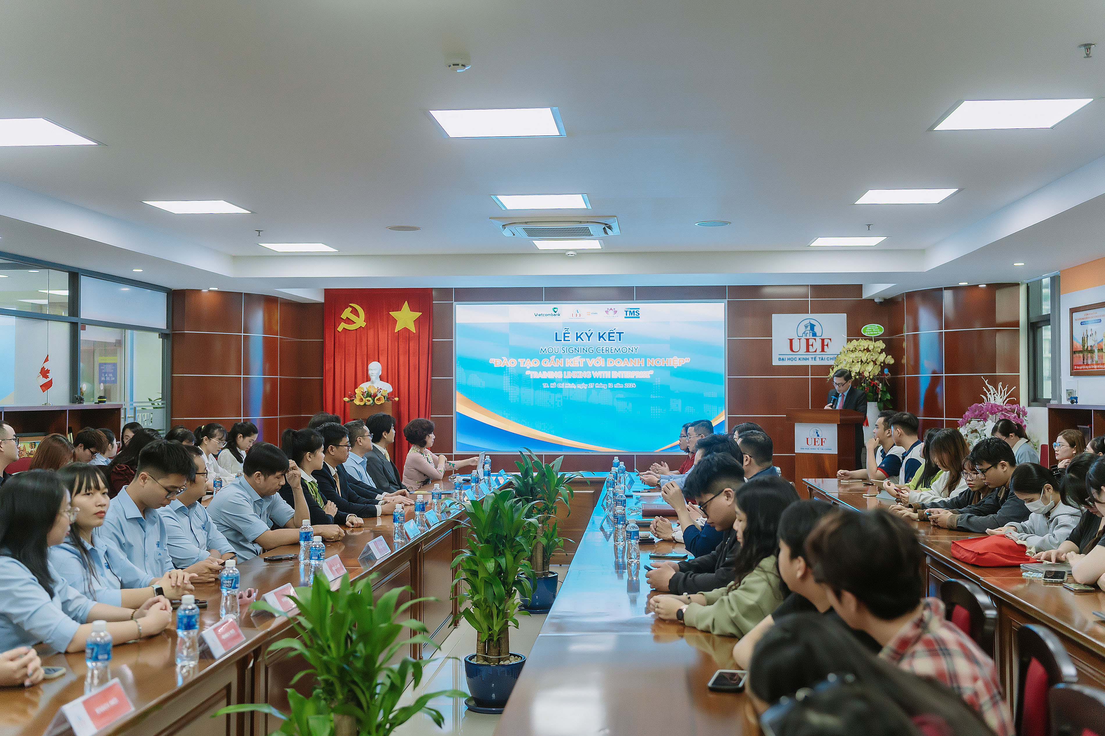 LỄ KÝ KẾT HỢP TÁC GIỮA CÔNG TY HTV-TMS VÀ TRƯỜNG ĐẠI HỌC KINH TẾ - TÀI ...