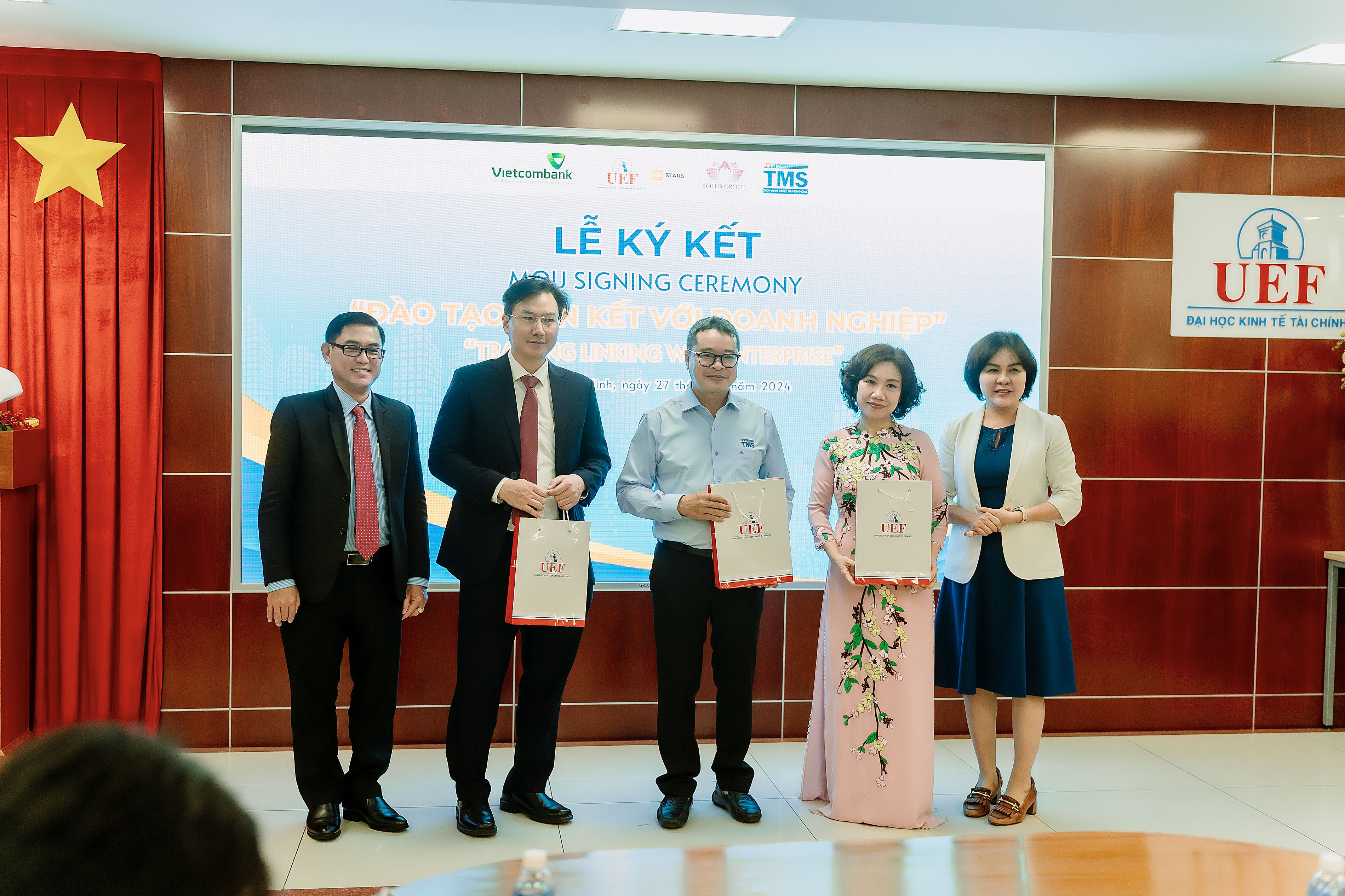 LỄ KÝ KẾT HỢP TÁC GIỮA CÔNG TY HTV-TMS VÀ TRƯỜNG ĐẠI HỌC KINH TẾ - TÀI ...